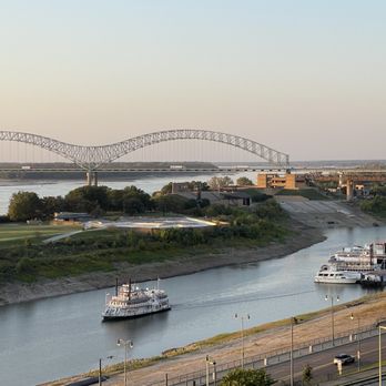 BECK & CALL - Updated July 2025 - 75 Photos & 41 Reviews - 33 Beale St ...