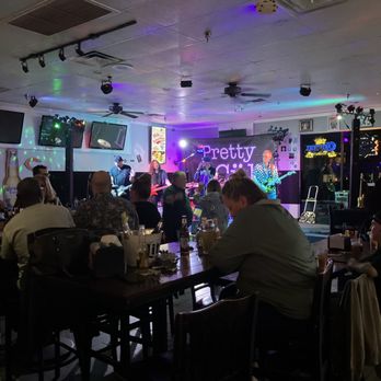 STARZ AMERICAN BAR AND GRILL - Updated October 2025 - 63 Photos & 61 ...