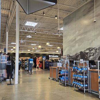 COLUMBIA SPORTSWEAR COMPANY EMPLOYEE STORE - Updated December 2025 ...