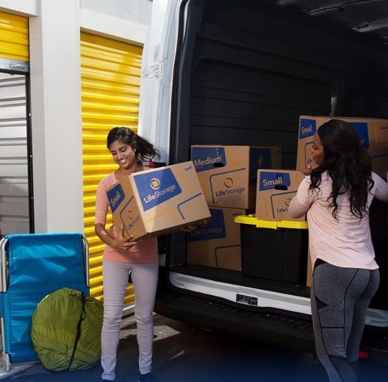 LIFE STORAGE - 2100 Edgewood Rd SW, Cedar Rapids, Iowa - Self Storage ...