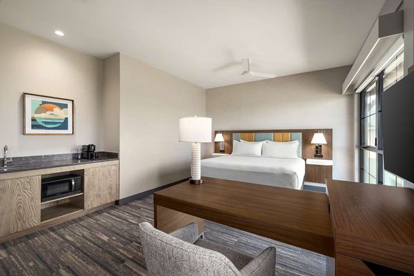 HAMPTON INN & SUITES MAUI NORTH SHORE - Updated August 2025 - 57 Photos ...