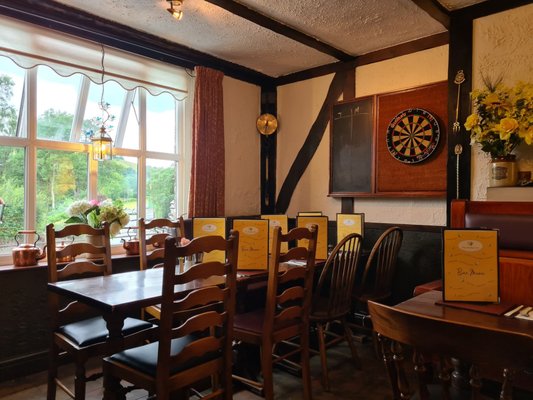 BEEHIVE INN - Updated September 2025 - Long Lane, Combs, London, United ...