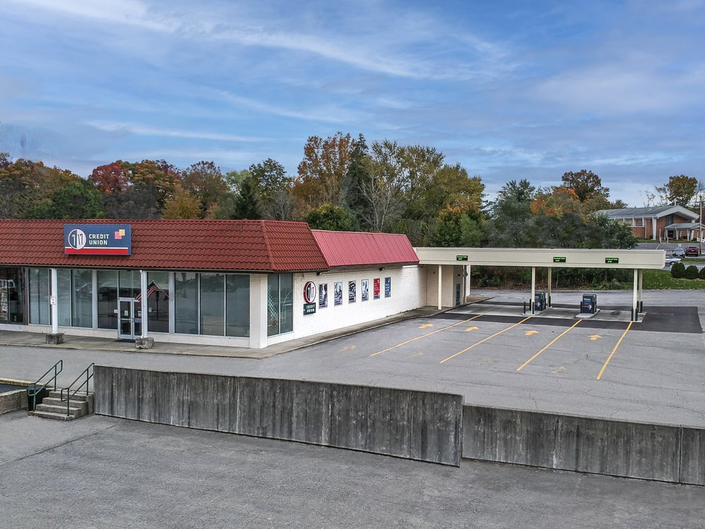 7 17 CREDIT UNION - Updated June 2025 - 627 W Liberty St, Hubbard, Ohio ...