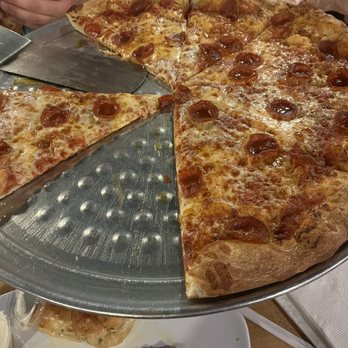 BROZINNI PIZZERIA - Updated June 2024 - 139 Photos & 156 Reviews - 140 ...