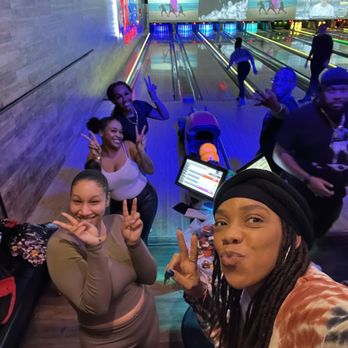 BOWL 360 ASTORIA - Updated July 2025 - 212 Photos & 302 Reviews - 19-45 ...