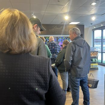 LINDT CHOCOLATE SHOP - Updated December 2025 - 19 Photos & 13 Reviews ...