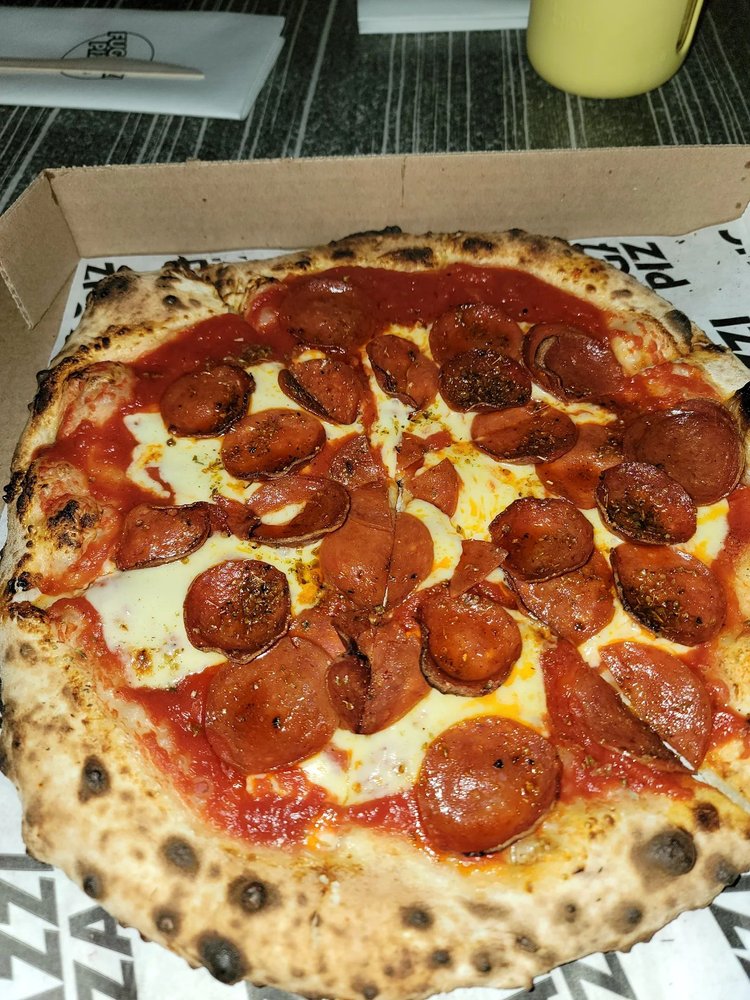 FUGAZZI PIZZA - HOCHELAGA - Updated December 2025 - 3905 Rue Ontario E ...