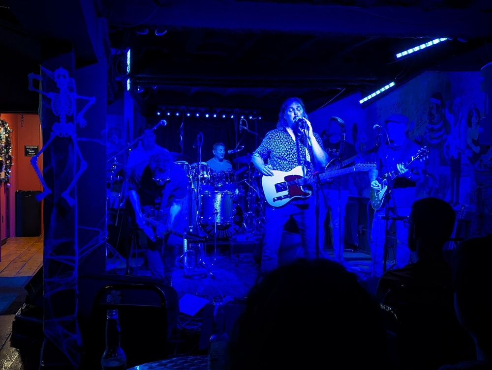 MOONDOGS PUB - Updated December 2025 - 16 Photos & 15 Reviews - 378 ...