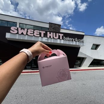 SWEET HUT BAKERY & CAFE - Updated January 2025 - 711 Photos & 420 ...