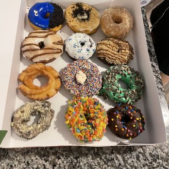 HURTS DONUTS - Updated December 2025 - 16 Photos - 1231 E Sunshine St ...