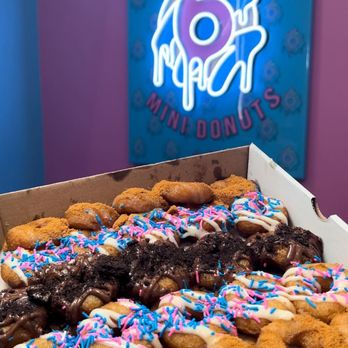 6IX DONUTZ - Updated December 2025 - 35 Photos - 83 Portland Street ...