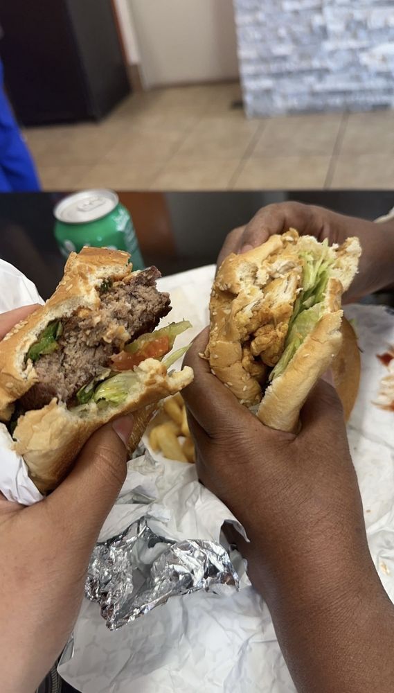 QUICKIE’S BURGERS & WINGS - Updated October 2025 - 37 Photos & 43 ...