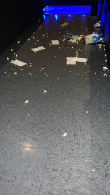 SHOWCASE CINEMA DE LUX FARMINGDALE - Updated August 2025 - 83 Photos ...