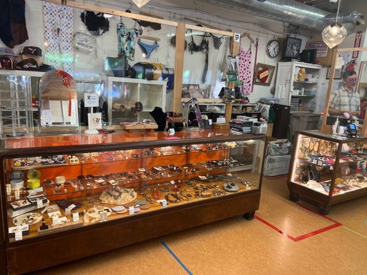 RERUN - Updated August 2024 - 66 Photos & 157 Reviews - 707 NE Fremont ...