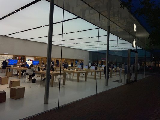 APPLE MARKETSTREET - Updated July 2025 - 17 Photos & 127 Reviews - 1220 ...