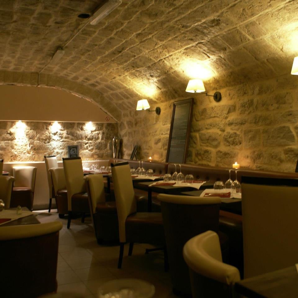 LA PERLE ROUGE - 7 rue Lagille, Paris, France - French - Restaurant ...
