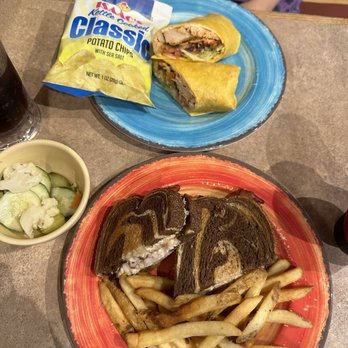 ISAAC’S CRAFT KITCHEN & BREWERY - DOWNTOWN LANCASTER - Updated December ...