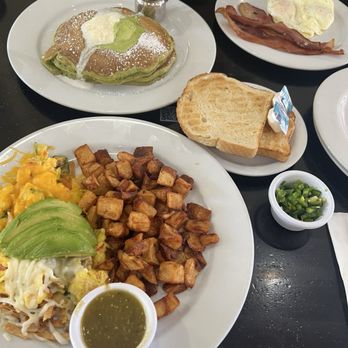 BEA BEA’S - Updated June 2024 - 5074 Photos & 4475 Reviews - 353 N Pass ...