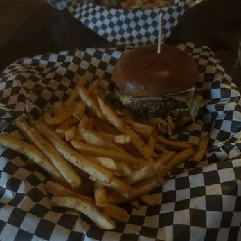 BURGEEZY - Updated July 2024 - 51 Photos & 28 Reviews - 335 W 9th St ...