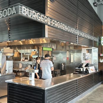 SHAKE SHACK EL SEGUNDO - Updated September 2024 - 1080 Photos & 840 ...