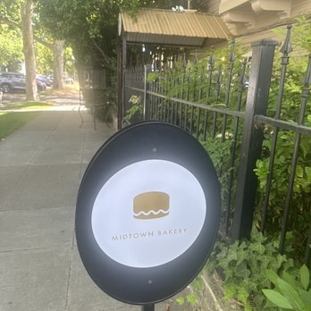MIDTOWN BAKERY - 53 Photos & 44 Reviews - 2301 J St, Sacramento ...