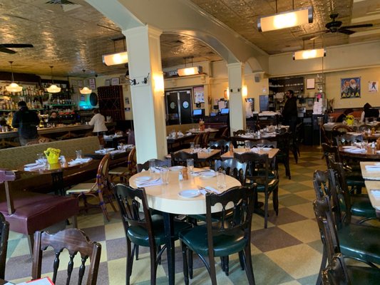 L’EXPRESS - Updated June 2024 - 602 Photos & 929 Reviews - 249 Pk Ave S ...