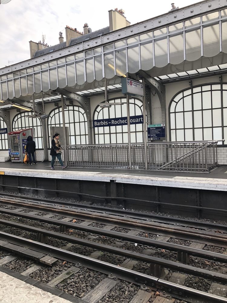 MÉTRO BARBÈS ROCHECHOUART - 10 Photos - Boulevard de Rochechouart ...