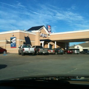 TRIAD BANK, N.A - Updated May 2025 - 34 Photos - 5951 S Lewis Ave ...