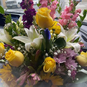 ARIS FLOWER SHOP - Updated August 2025 - 255 Photos & 24 Reviews - 1812 ...