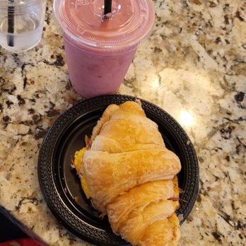 KNEADERS BAKERY & CAFE - Updated January 2026 - 122 Photos & 223 ...