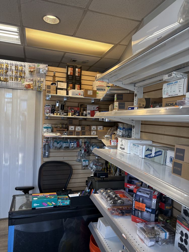 VETERAN LOCKSMITH - Updated November 2025 - 20 Photos - 448 Common St ...