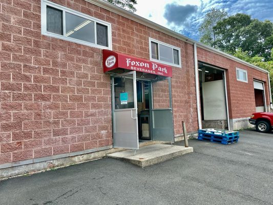 FOXON PARK BEVERAGES - Updated November 2025 - 16 Photos & 28 Reviews ...