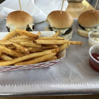 SLIDER INN - DOWNTOWN - Updated November 2025 - 160 Photos & 141 ...