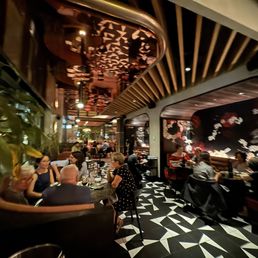 PLANTA QUEEN CHICAGO - Updated September 2025 - 1953 Photos & 575 ...