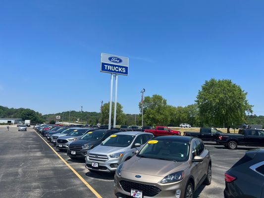 COURTESY FORD - Updated September 2025 - 13 Photos - 3921 W River Dr ...