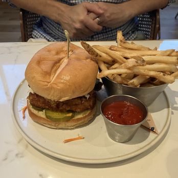 BIRDIE’S BARROOM AND KITCHEN - Updated October 2025 - 235 Photos & 129 ...