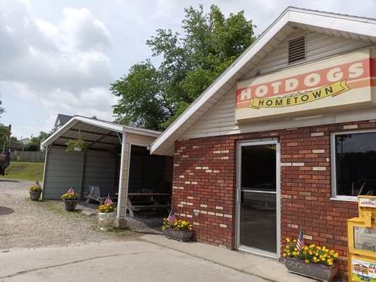 HOMETOWN HOT DOGS - Updated April 2025 - 20 Photos & 16 Reviews - 551 ...