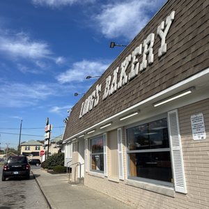 LONG’S BAKERY - 470 Photos & 638 Reviews - 1453 N Tremont St ...