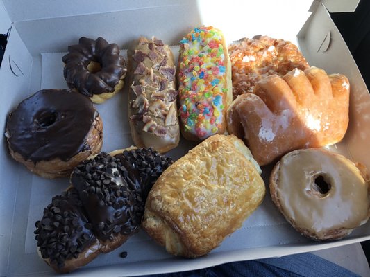 FOSTER’S DONUTS - 82 Photos & 145 Reviews - 1398 E Thousand Oaks Blvd ...