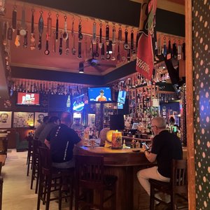 POOR PHIL’S SHELL BAR - 208 Photos & 482 Reviews - 139 S Marion St, Oak ...