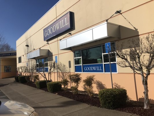 GOODWILL INDUSTRIES OF THE COLUMBIA WILLAMETTE - 10 Photos - 315 ...