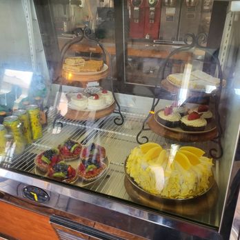 VINAKA CAFE - Updated October 2025 - 332 Photos & 650 Reviews - 300 ...
