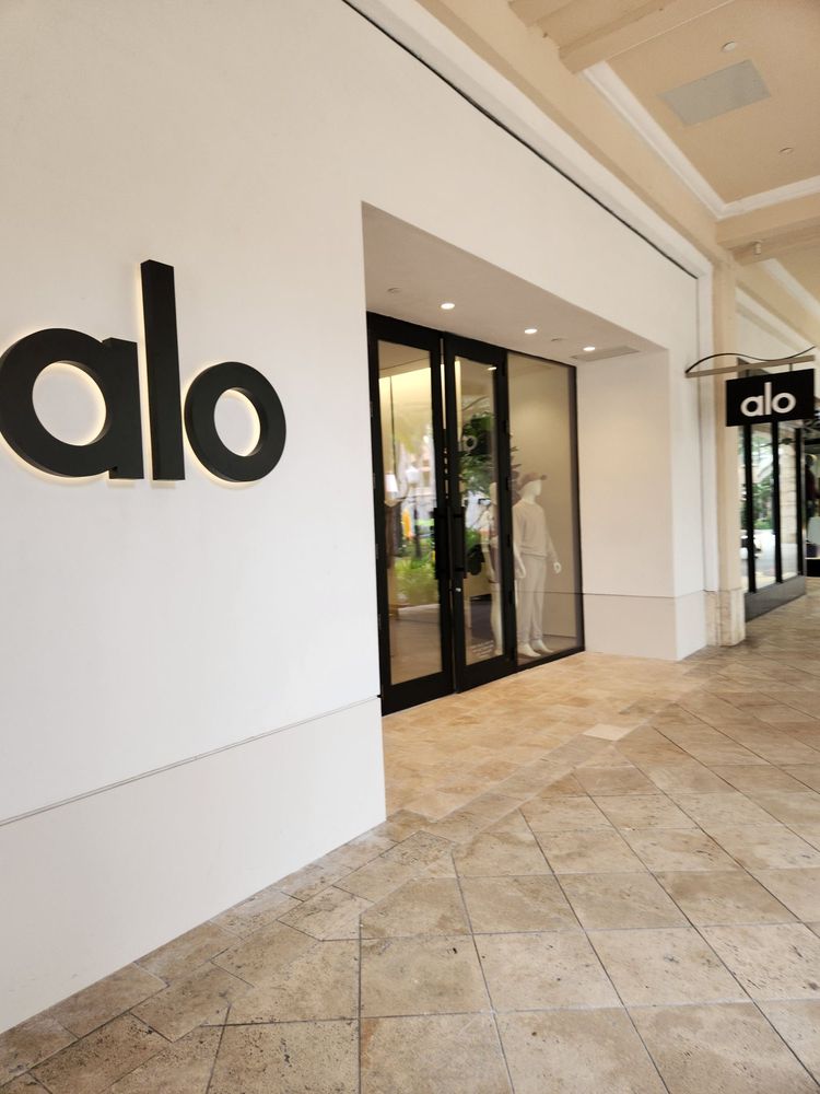 ALO - Updated October 2025 - 45 Photos - 358 San Lorenzo Ave, Coral ...