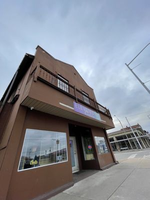 ELEVATED EXOTICS - Updated December 2025 - 14 Photos - 923 Ludington St ...