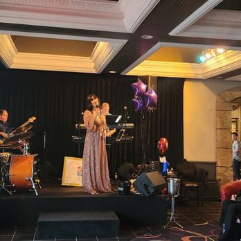 PIAZZA LOUNGE - Updated January 2026 - 64 Photos & 35 Reviews - 255 E ...