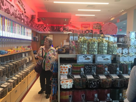 NATALIE’S CANDY BAR - 11 Photos - Desserts - George Bush ...