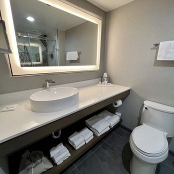 RADISSON BLU FARGO - Updated July 2025 - 66 Photos & 54 Reviews - 201 ...