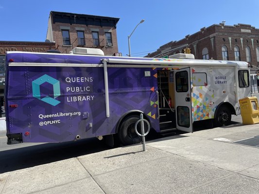 QUEENS PUBLIC LIBRARY - BROADWAY - Updated December 2025 - 24 Photos ...