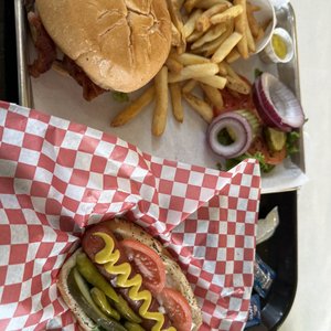 BIGZ BURGER JOINT - 204 Photos & 273 Reviews - 10106 State Hwy 151, San ...