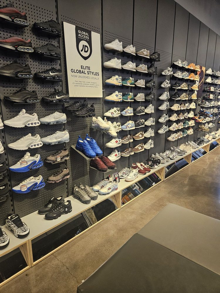 JD SPORTS - Updated June 2026 - 15 Photos - 9301 Tampa Ave, Los Angeles ...